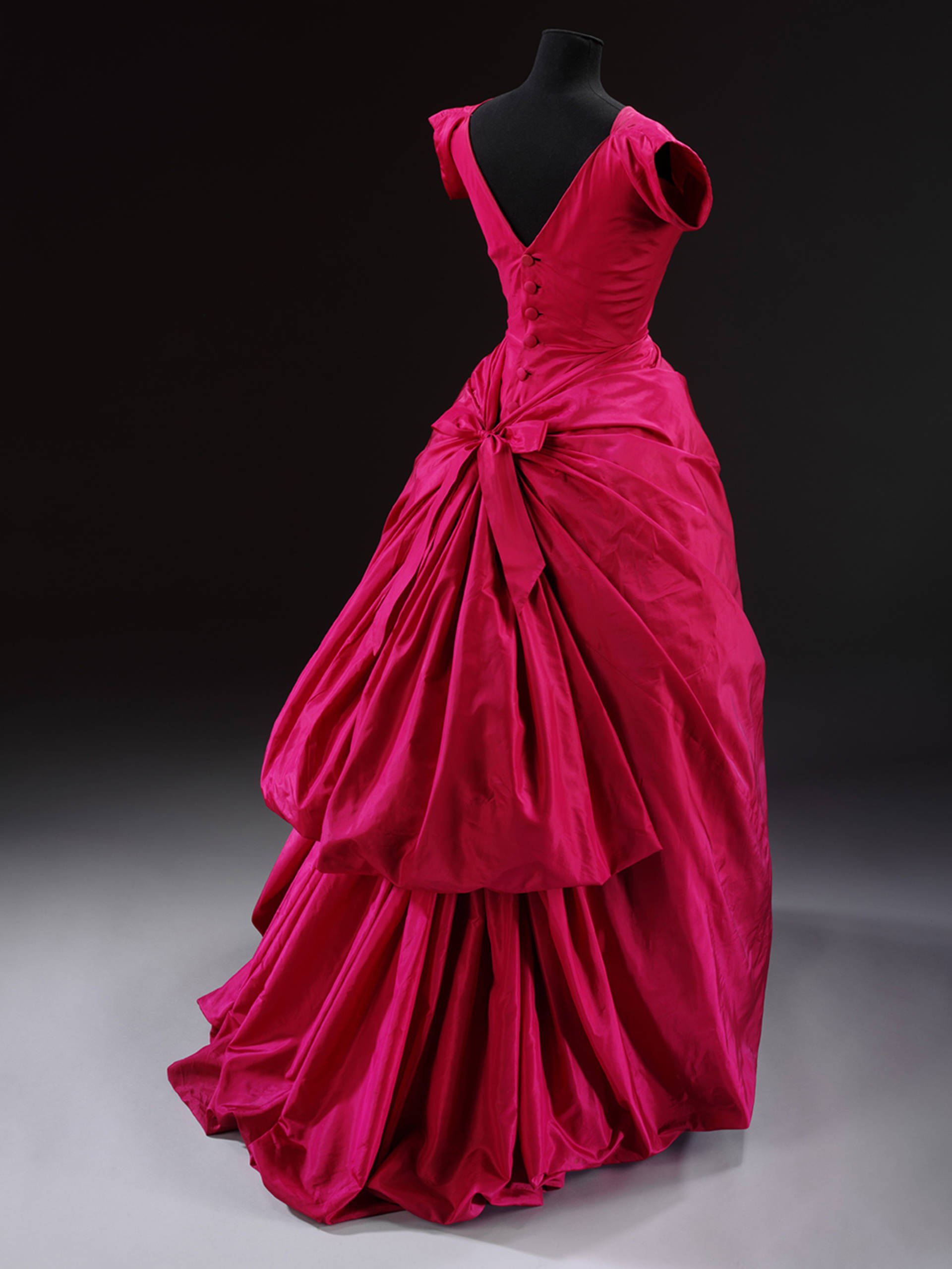 Cristóbal Balenciaga – Explore the Collections · V&A