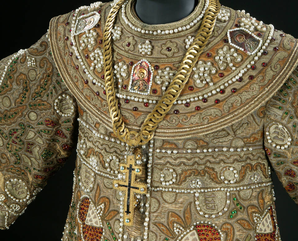Opera costume · V&A