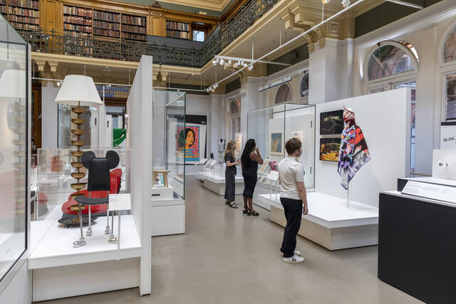 Touch Tour for VI: Design 1900 - Now - Tour at V&A South Kensington · V&A