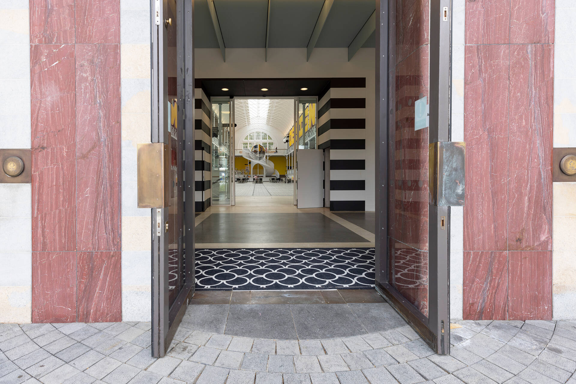 Young V&A – visual story · V&A