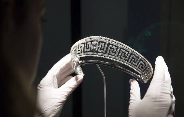 Staging the Exhibition: Cartier (including exhibition entry) - V&A ...