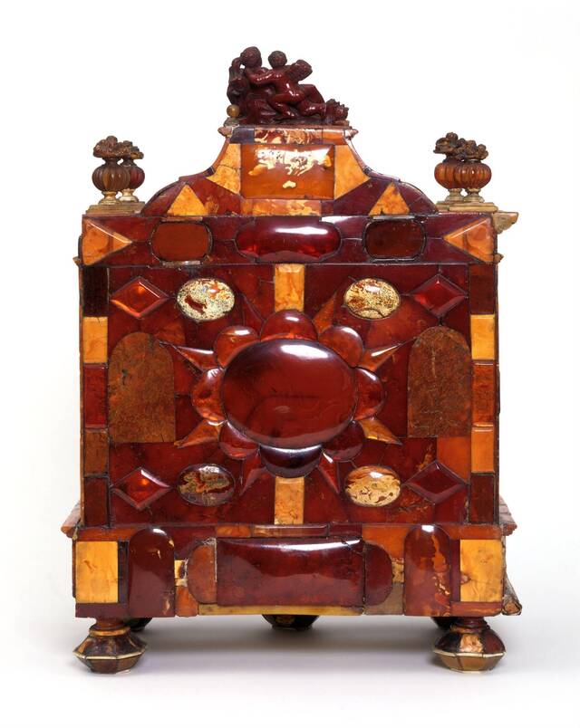 Revealing the secrets of an amber cabinet · V&A