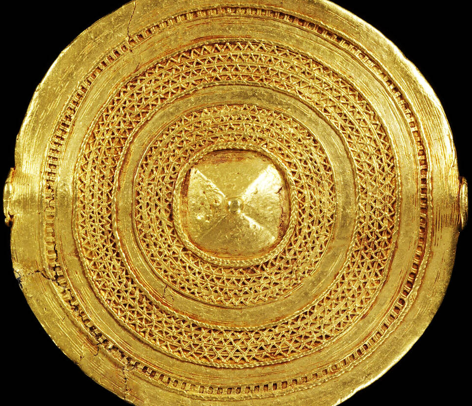 A history of Asante gold at the V&A · V&A