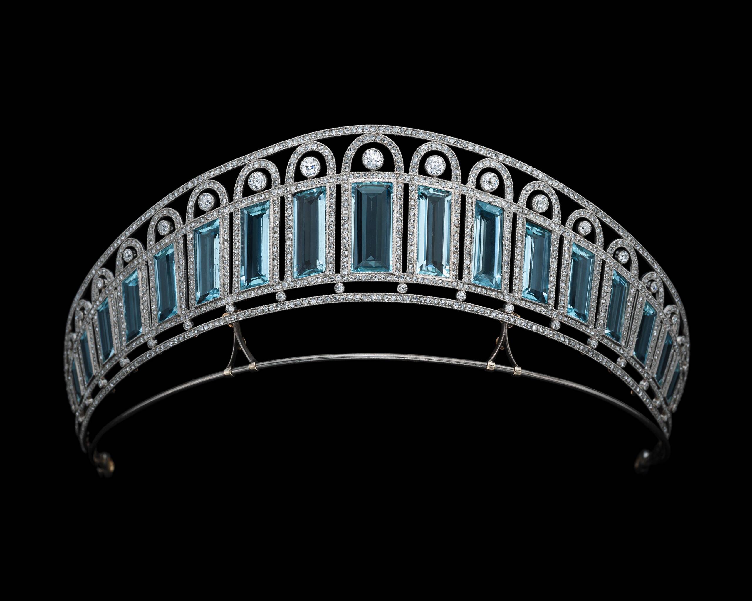 Divine Jewels - Display at V&A South Kensington · V&A